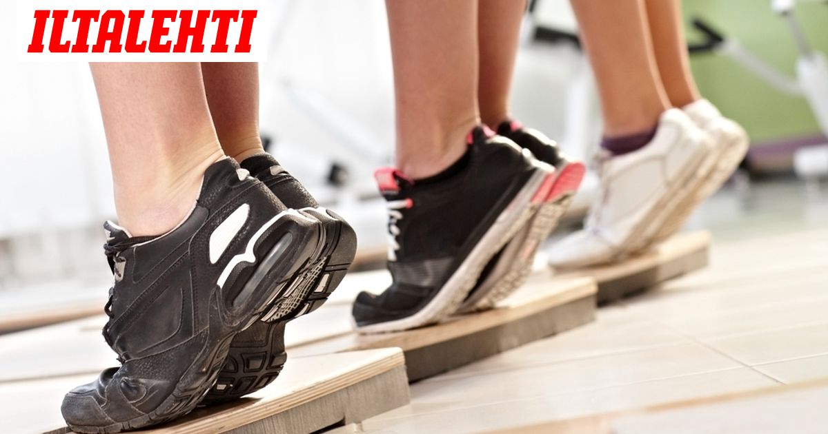 Onko naisella kolme jalkaa? Kuva-arvoitus hämmentää sosiaalisessa mediassa