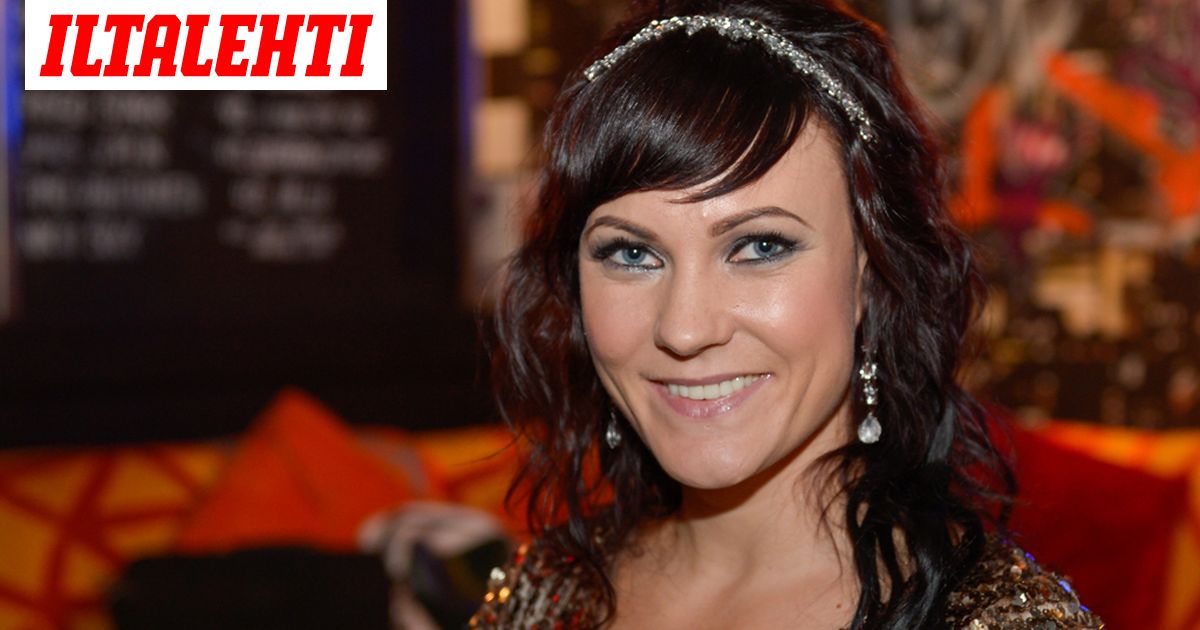 Mira Luoti esittelee timmiä vatsaansa - kolmen lapsen äidin kunto ...