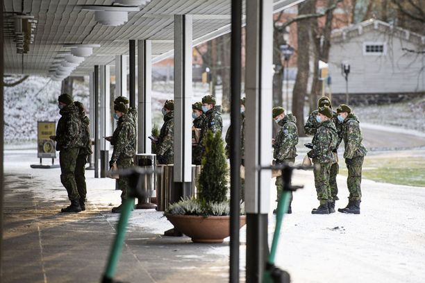 Yle: SDP ja vihreät ulottaisivat asevelvollisuuden koko ikäluokkaan