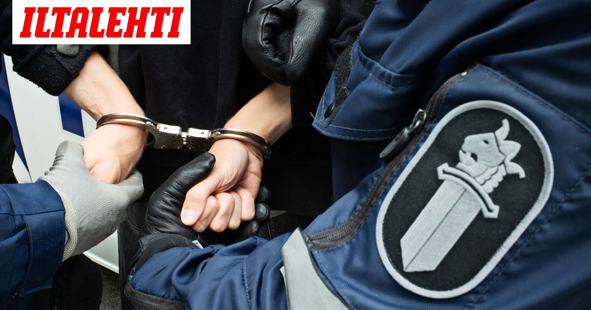 Poliisi epäilee: Mies yritti tappaa lapsen autolla