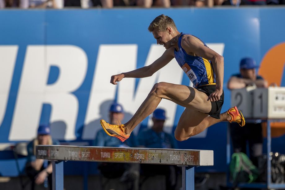 Topi Raitanen väläytti Joensuussa – Botswanan miehen housut olivat ...