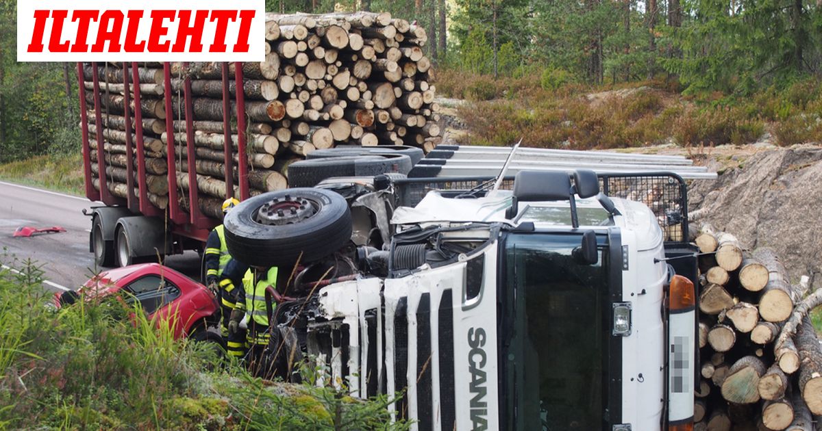 Rekka ja henkilöauto kolarissa - yksi kuoli