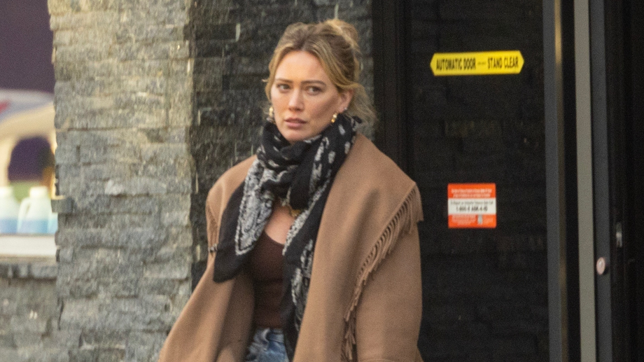 Hilary Duff suree Aaron Carterin kuolemaa