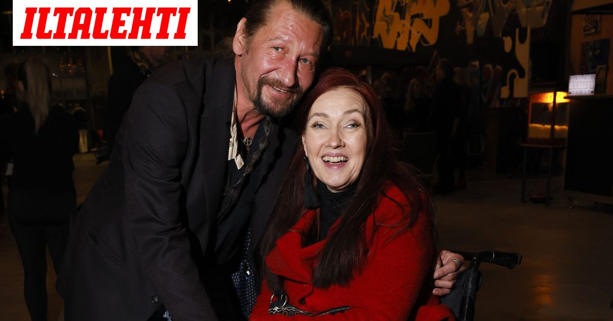 Saija Varjus edusti sädehtivänä taidenäyttelyssä