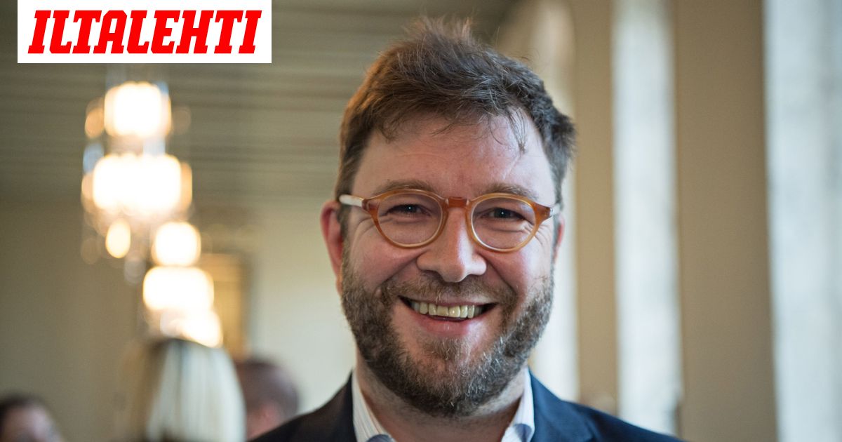 Työministeri Timo Harakka esittelee hallituksen työllisyystoimet