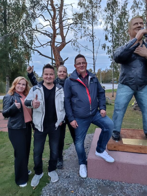 Näin idea Olli Lindholmin patsaaseen syntyi