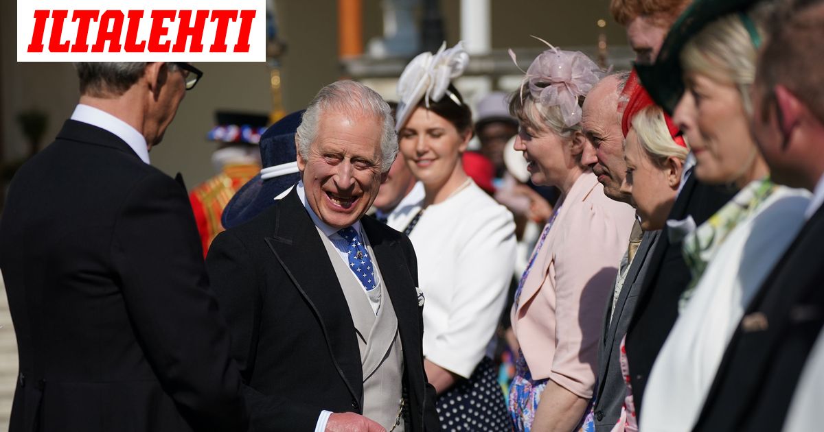 Kuningas Charles isännöi ensimmäiset puutarhajuhlansa – Camillan asu ...