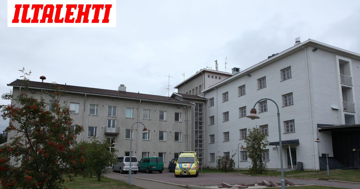 Murhamies puukotti vankia päähän