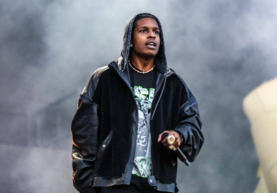 Räppäri Asap Rocky suosii hameita pukeutumisessa