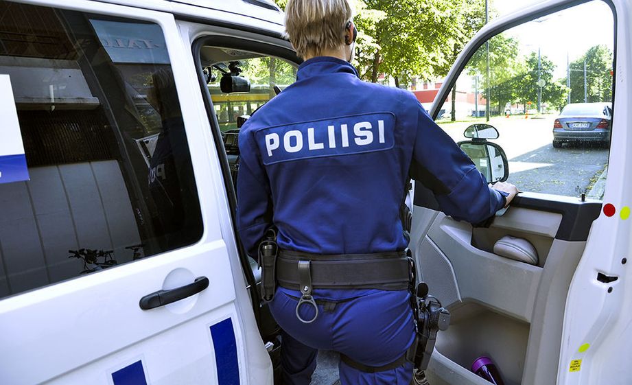 Poliisi otti kiinni etsintäkuulutetun henkilön Helsingin Lauttasaaressa