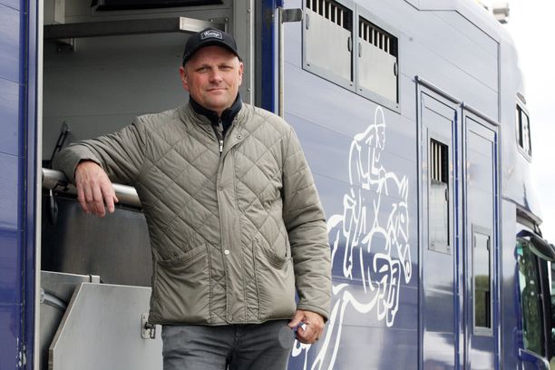 Ari Pakarinen kuljettaa ravihevosia läpi Euroopan