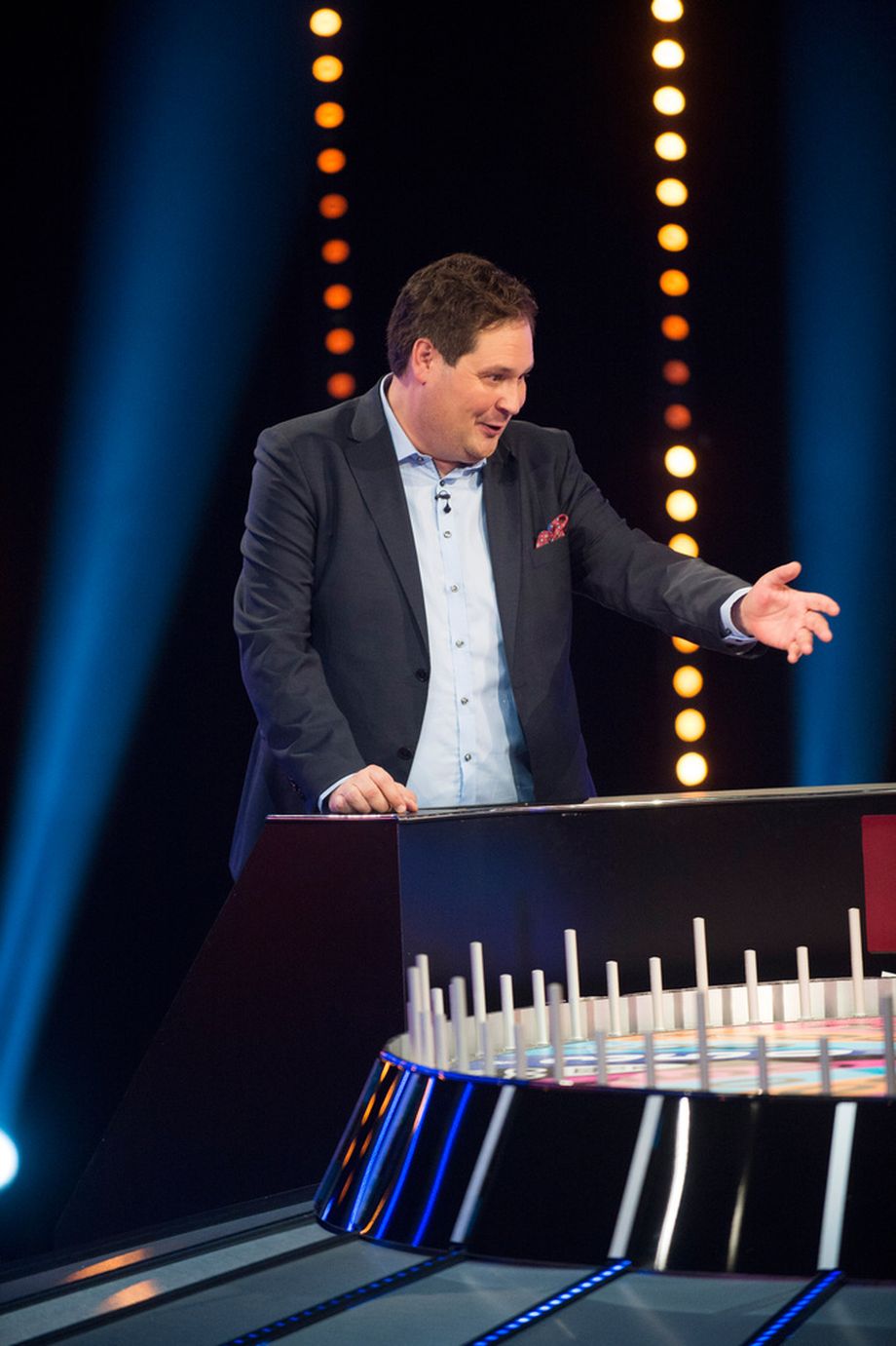 Jethro Rostedt debytoi tänään Onnenpyörän juontajana - kuittailee ...