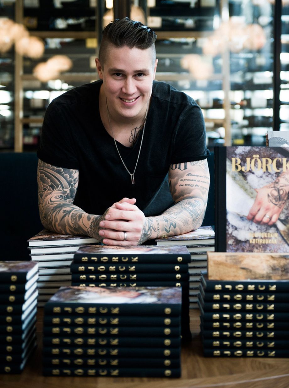 Tomi Björck julkaisi kuvan vauvastaan - "Vihdoin kotona"