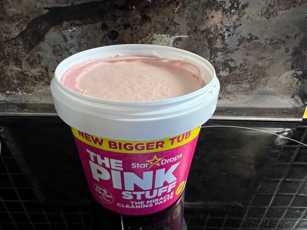Pink Stuff -puhdistustahna testissä: näin se toimii