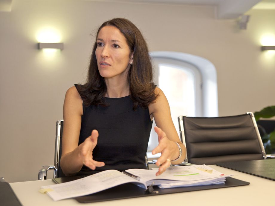 Lähipiiri kertoo, mitä Suzanne Innes-Stubbista ei julkisuudessa tiedetä ...