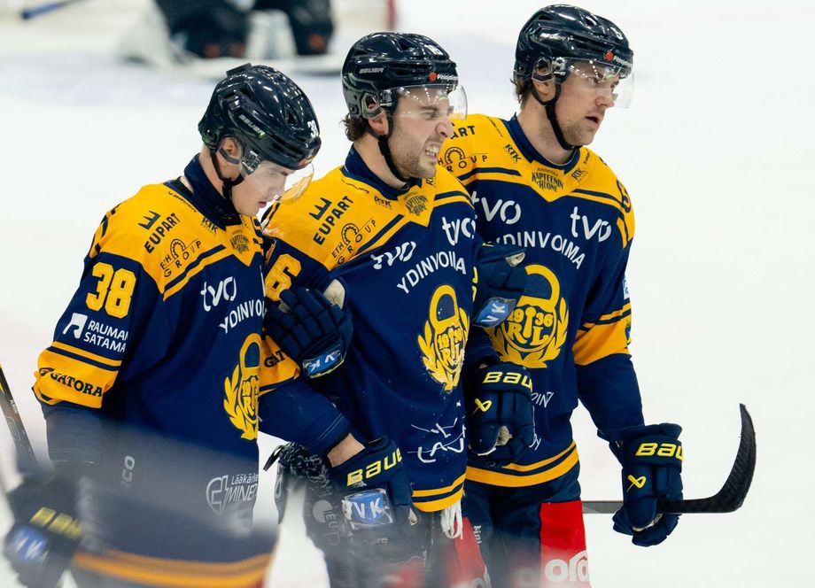 Liigatähti loukkaantui pahannäköisesti – Raumalla pelattiin erikoinen erä