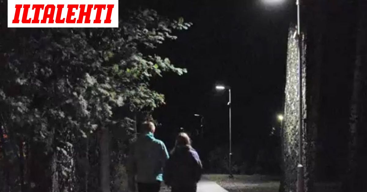Uusi Suomi: Aivan uudenlainen katuvalaistus - toimii liikkeentunnistemella