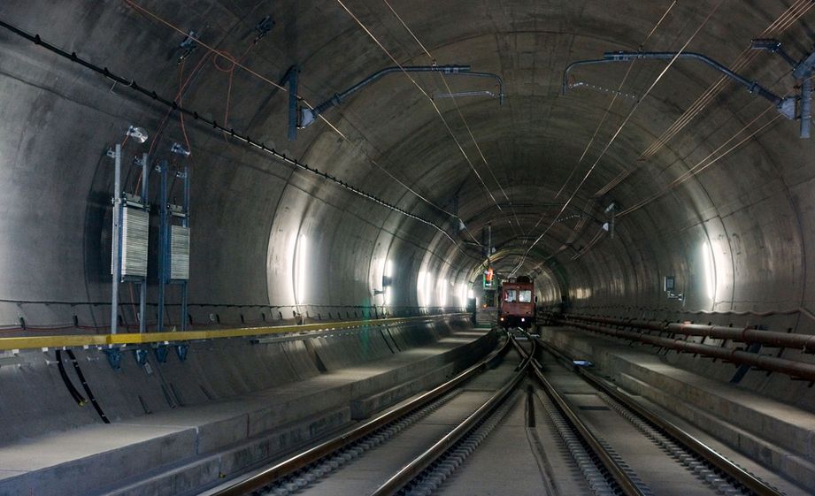 57 kilometriä kiven sisässä - Maailman pisin rautatietunneli valmistui