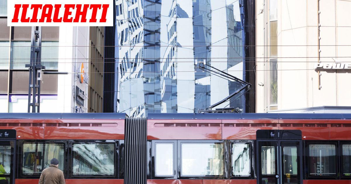 Tampere: Ratikka ja bussi kolaroivat