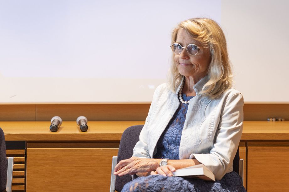 Päivi Räsänen kertoo huijausviestistä, jota lähetetään hänen nimissään