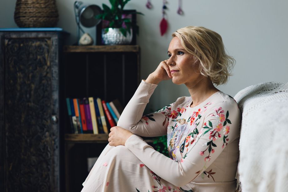 Yrittäjä Sanna Wikström pohtii 6-tuntista työpäivää