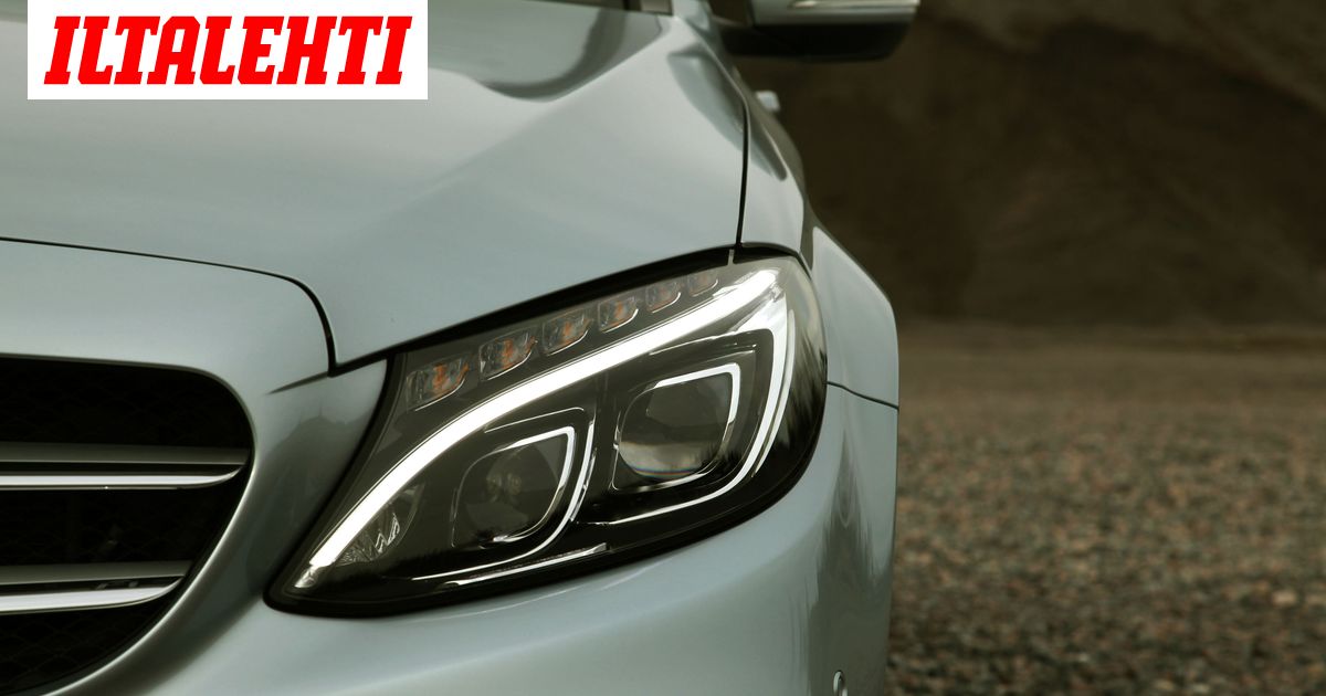 Miksi pysäköidyssä autossa palavat vain toisen puolen valot?