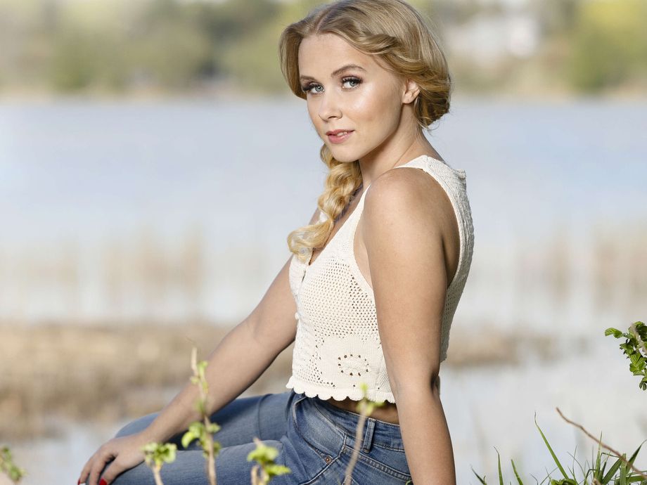 Helmi Loukasmäki auttoi Dannya, 81, loppusiivouksessa – Sanoi ...