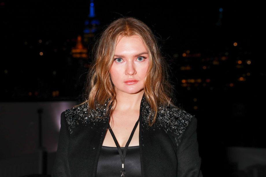 Huijariperijätär Anna Delvey palasi julkisuuteen – Emännöi muotishow’ta ...