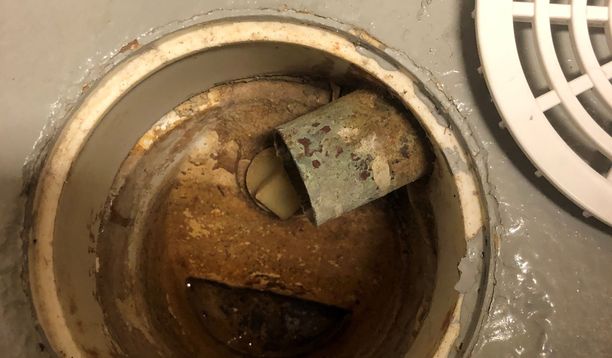 Kaupallinen yhteistyö Linercom: Putket tai lattiakaivo hapertunutta valurautaa? Sukitus korvaa ...