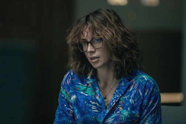 Kuvat: Iina Kuustonen liki tunnistamattomana uutuuselokuvassa