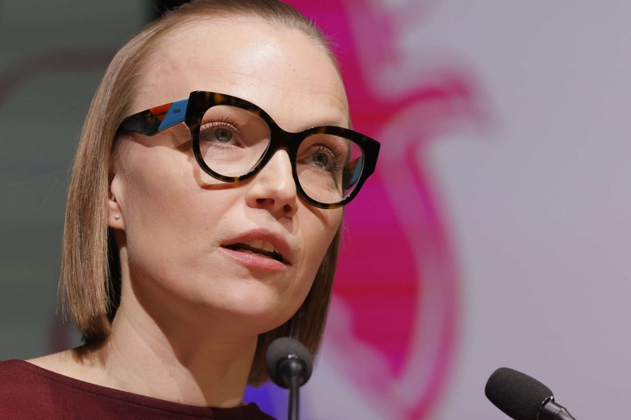 Koskela vaatii miljonääriveron – ”Hallitus leikkaa hymyssä suin ...