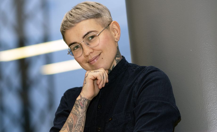 Somevaikuttaja Nata Salmela Gogin kantabaarissa: raha aiheena