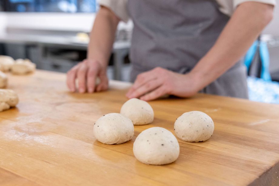 Leipurit ihmettelevät jauhopussin pullaohjetta – Ei mitään järkeä