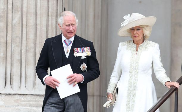 Kuningas Charles aikeissa lähteä maailmankiertueelle