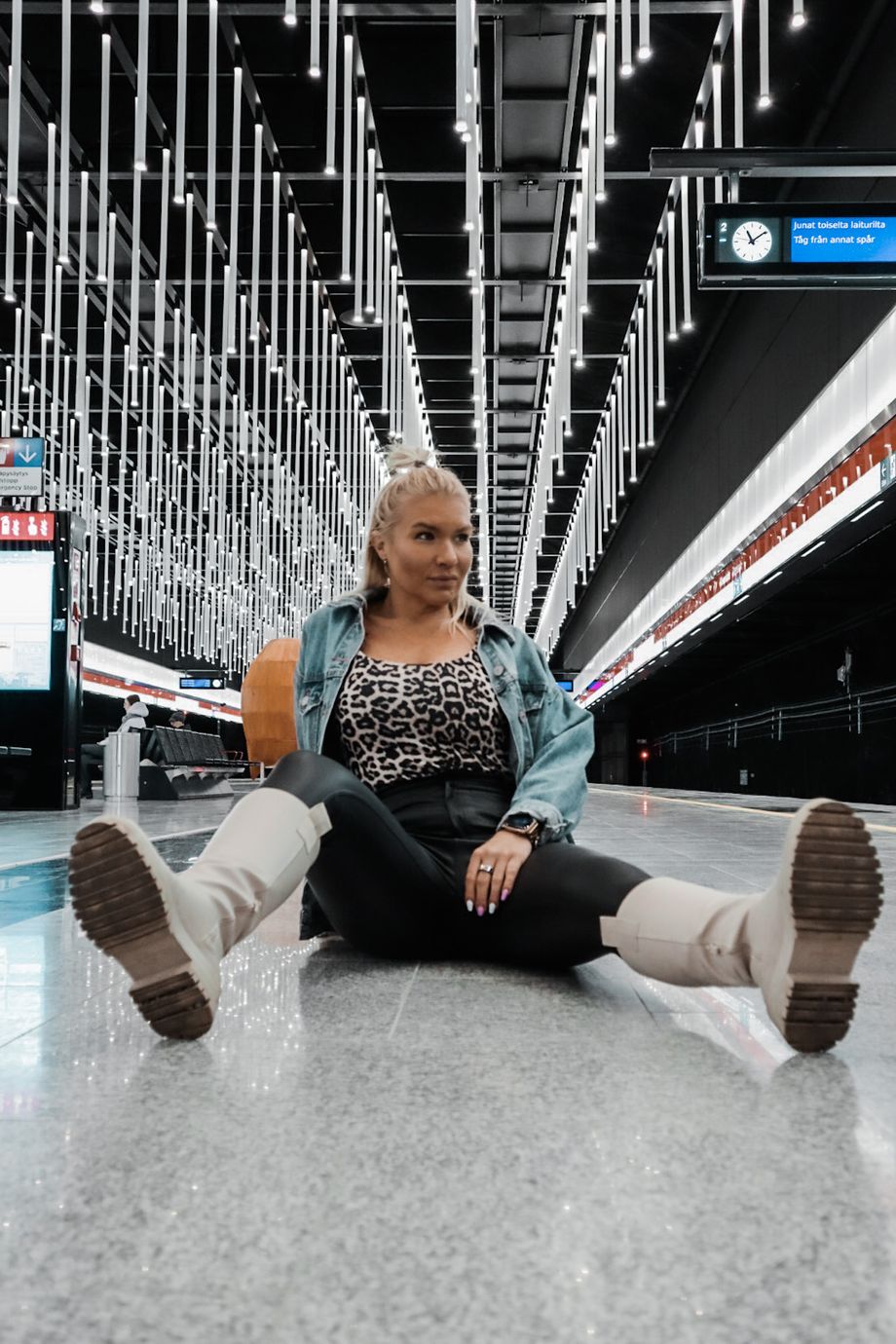 Lauralla on kolme lasta ja kolme työtä – Kuukausikulut 4000 euroa