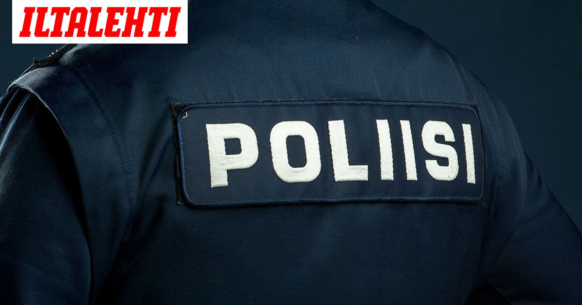 Poliisi piirittää teollisuusrakennusta Iitissä: Karhuryhmä ja ainakin ...