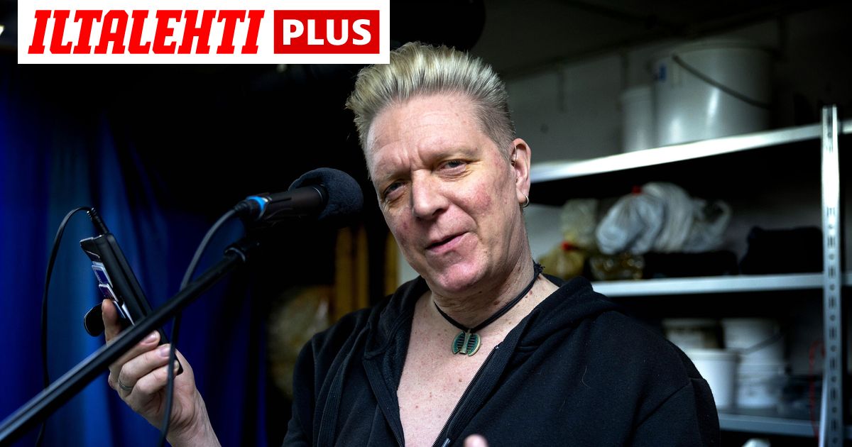 Risto ei juo pisaraakaan alkoholia, mutta hän istuu baarissa joka ilta ...