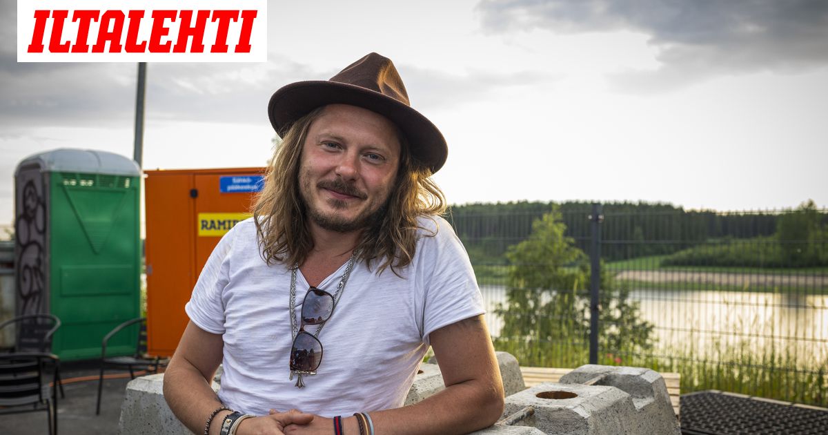 Jonne Aaron julkaisi nostalgisen nuoruuskuvan – Tunnistaisitko laulajaa?