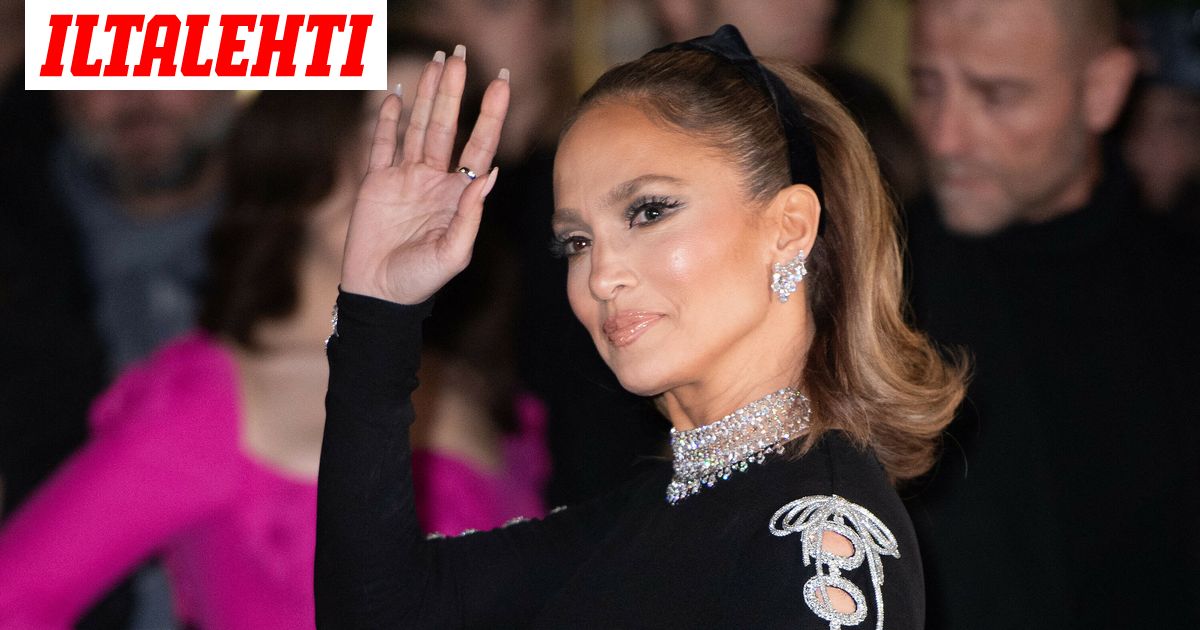Jennifer Lopez varasti huomion Pariisissa: Takki tehty 7000 ...