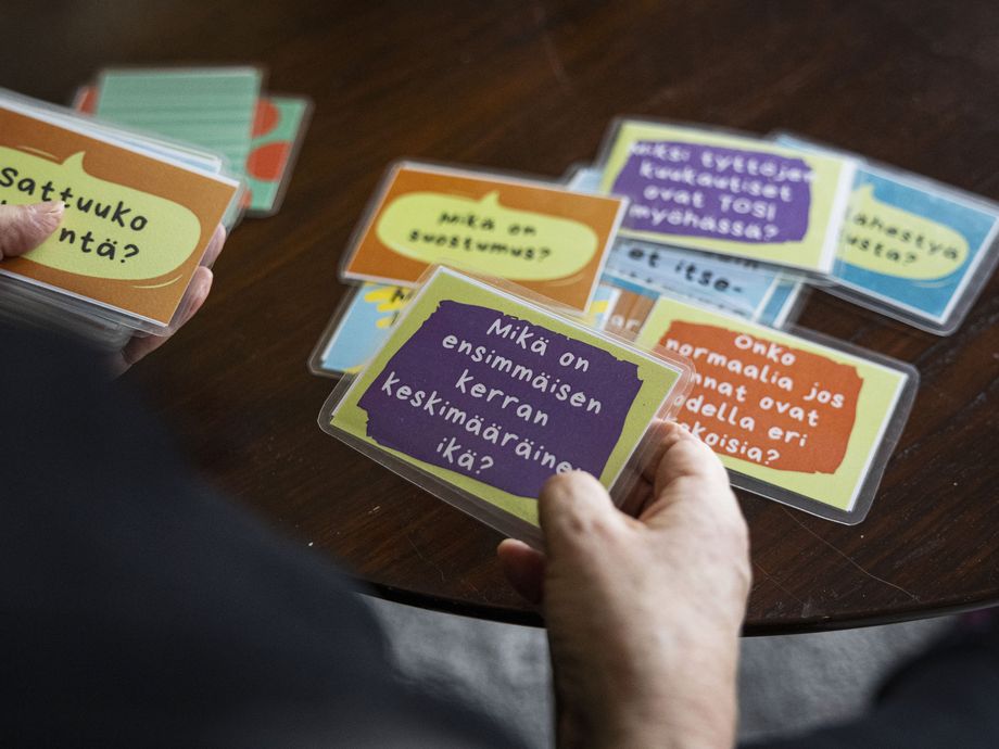 Miten puhua seksistä nuoren kanssa? Asiantuntija neuvoo