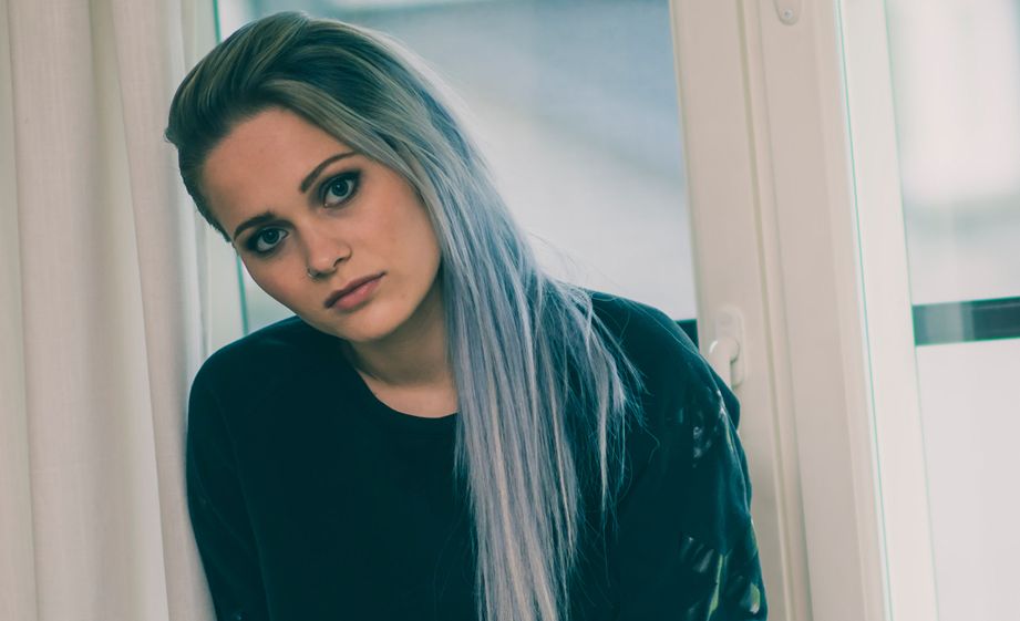 Sanni Vain elämää -ohjelmassa rankasta lapsuudestaan: Romahdin ...