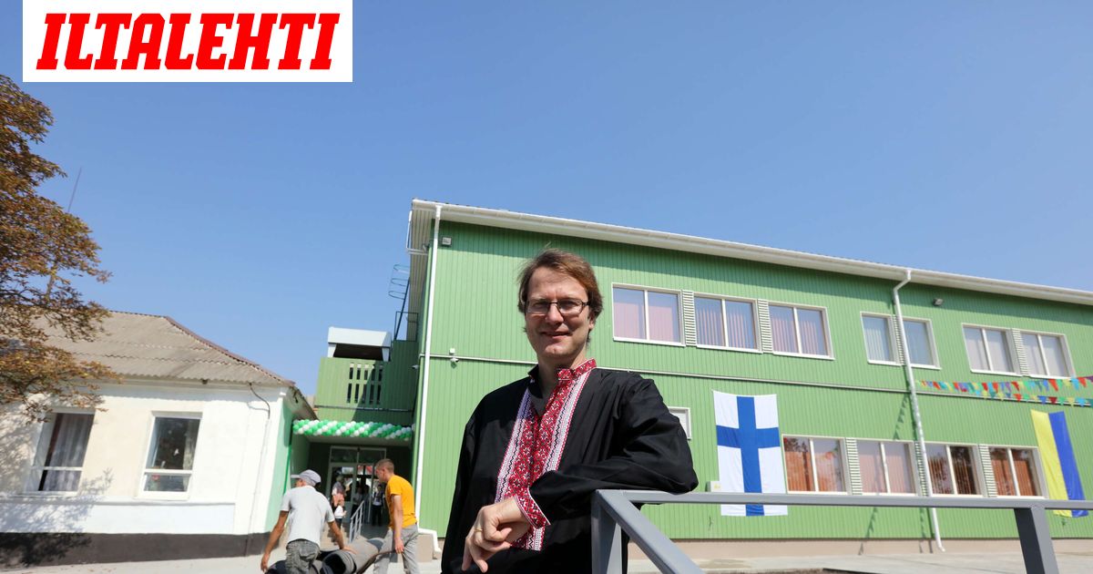 Venäjä pommitti Suomen lahjoittamaa koulua Hersonissa – Tältä rakennus näytti iskun jälkeen