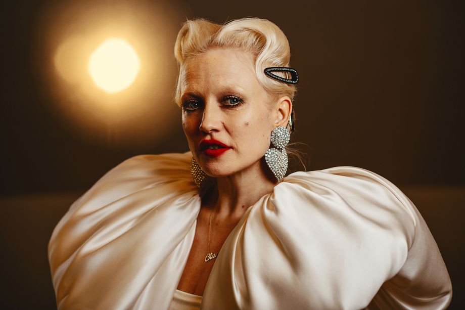 Vain Elämää: Chisu pudottaa illallisella uutisen - jäädyttää soolouran