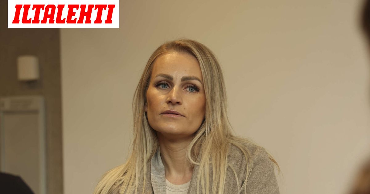 Helena Koivu kauppaa tyrmäävää hääpukuaan – Kuvissa armoton kohtelu Mikko Koivulle