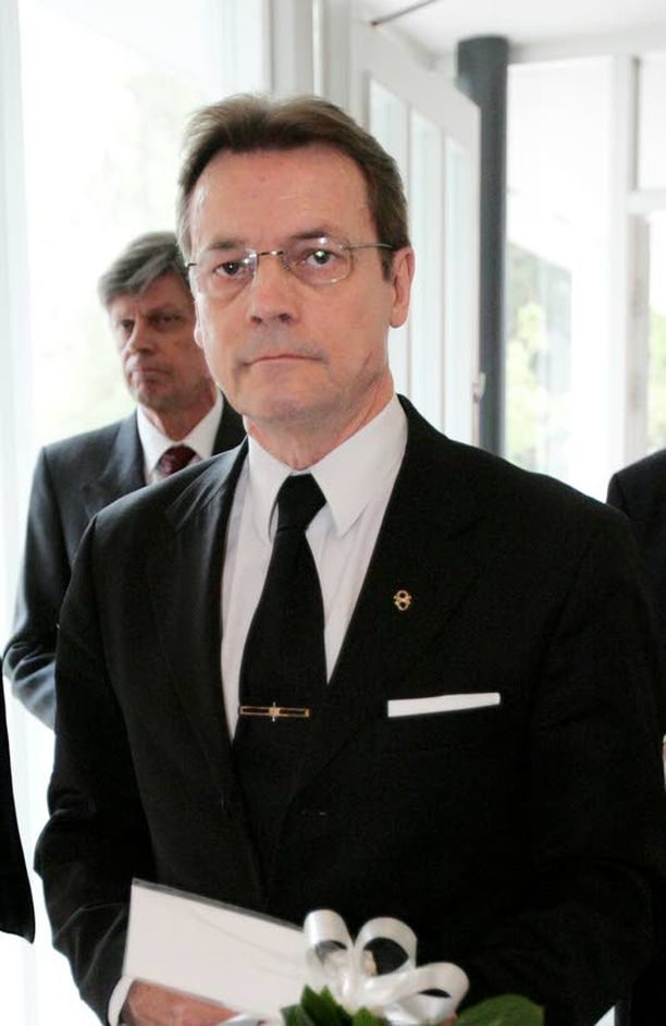 Timo T.A. Mikkonen kiidätettiin kotoa sairaalaan