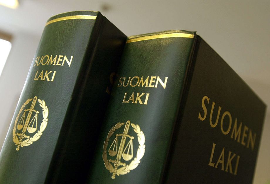 Asianajaja erotettiin liitosta rikosten takia