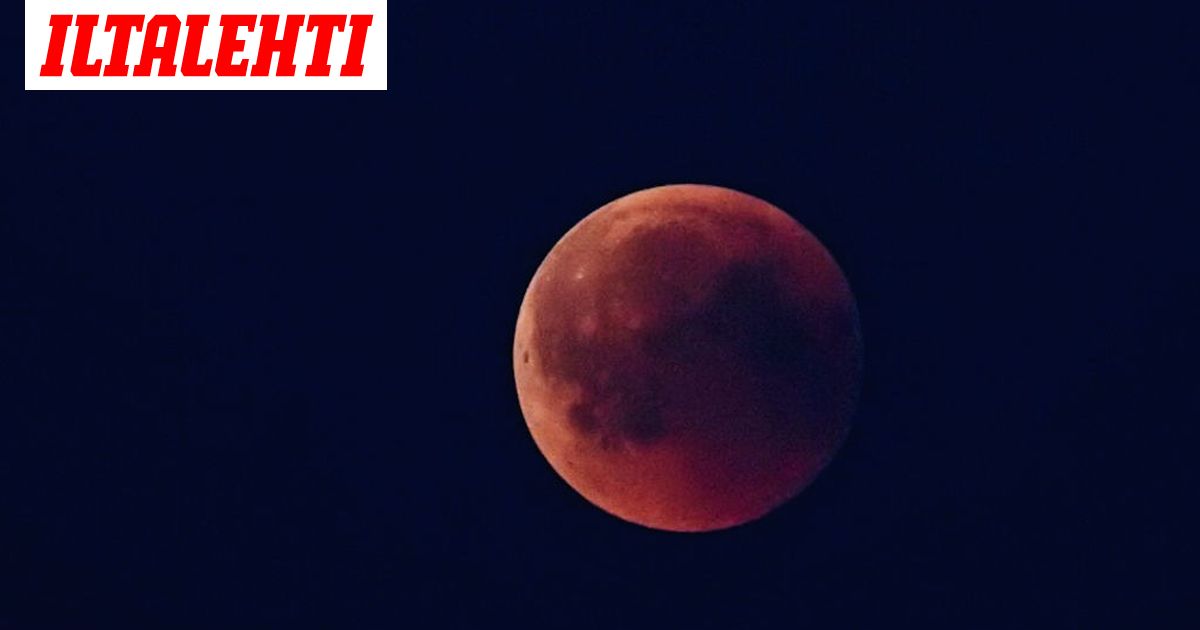 Punainen kuu tallentui lukijoiden kuviin - katso upeat otokset