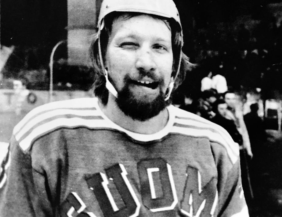 Leijonien pelaajat laitettiin makaamaan pimeässä diskon lattialla ...