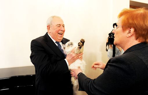 Tarja Halonen kertoo Medvedeviltä saadusta Meggi-kissasta