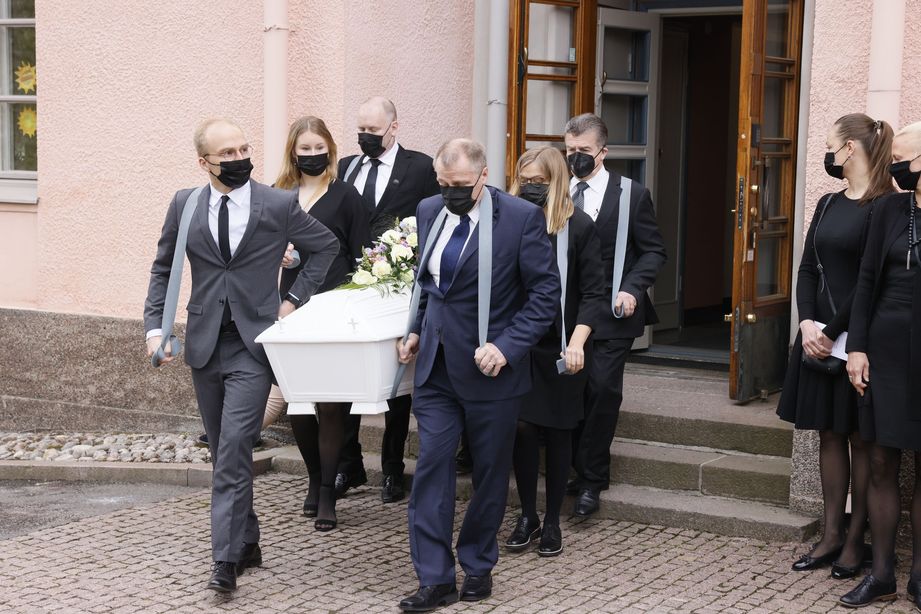 Matti ”Fredi” Siitonen siunattiin: presidenttipari muisti adressilla